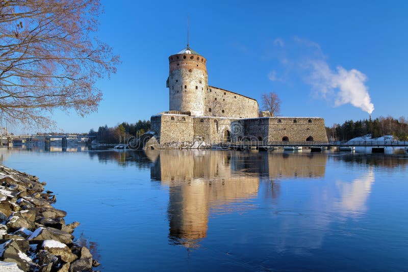 Castillo Olavinlinna En Savonlinna, Finlandia Imagen de archivo ...