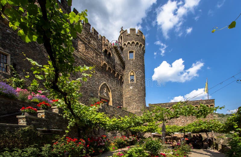 Castillo De Rheinstein En El Valle Famoso Del Rin Imagen de archivo ...