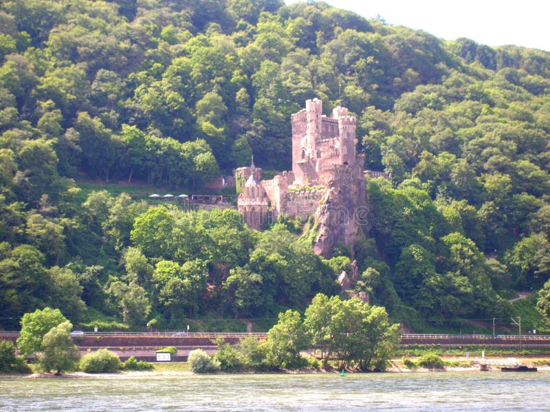 Castillo De Rheinstein En La Garganta Del Rin Foto editorial - Imagen ...