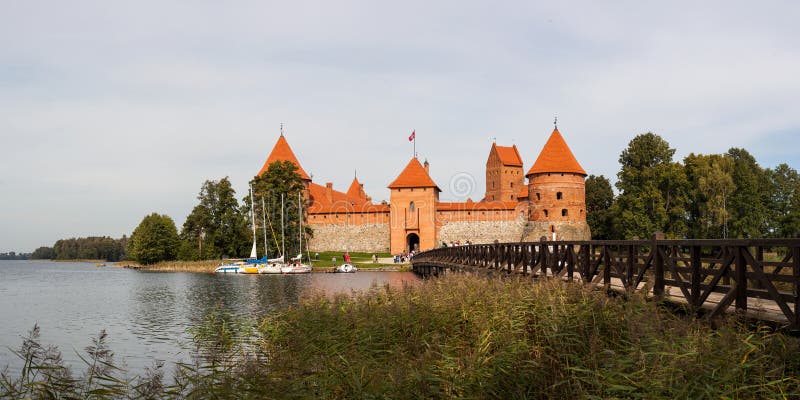 Castillo de Trakai foto de archivo. Imagen de torre, naturalizado ...