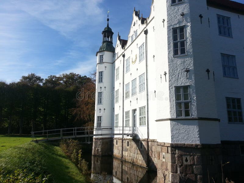 Castle of Ahrensburg editorial photography. Image of water - 46133217