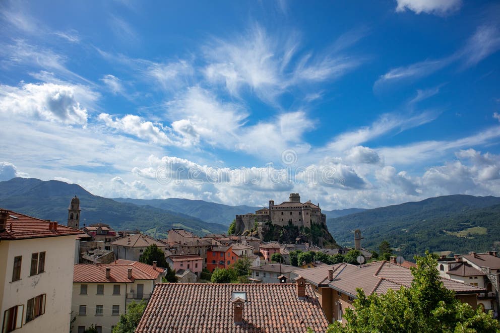 Castle of Bardi, Emilia Romagna Stock Photo - Image of trees, province ...