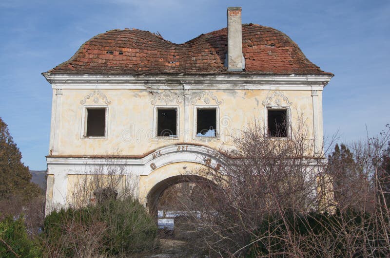 Castle Kornis - Rakoczi - Bethlen Stock Image - Image of lost, ancient ...