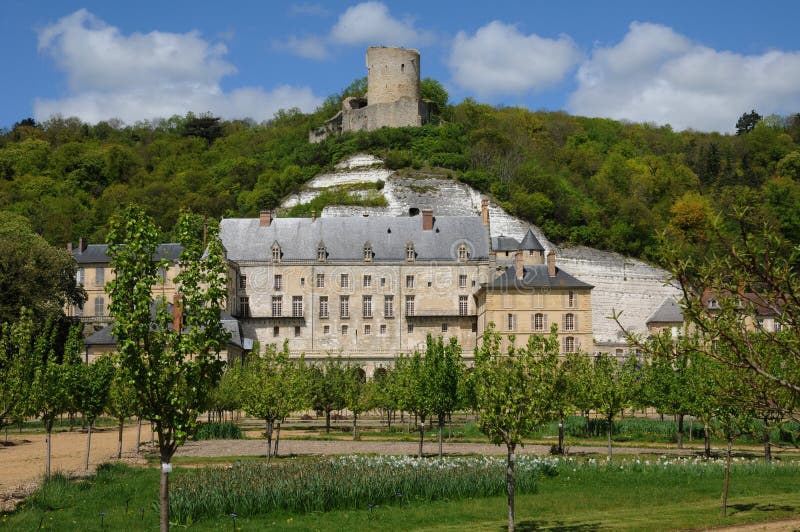 The Castle of La Roche Guyon Stock Image - Image of garden, roche: 25411835