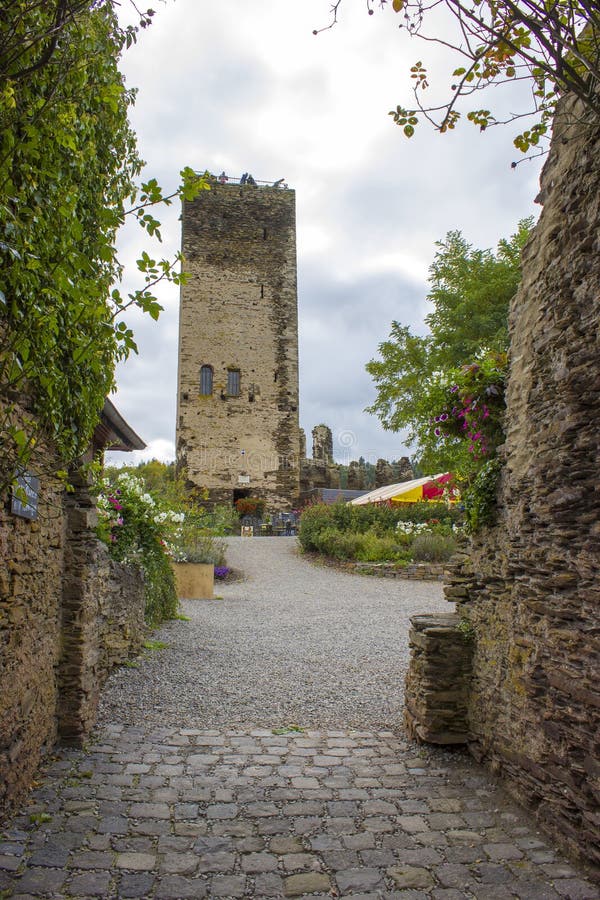 Castle Metternich Acima Do Vale Do Mosela Foto de Stock - Imagem de ...