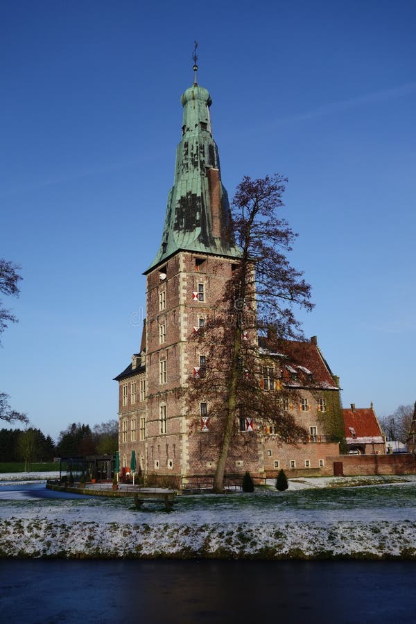 The castle of Raesfeld stock image. Image of muensterland - 48550123