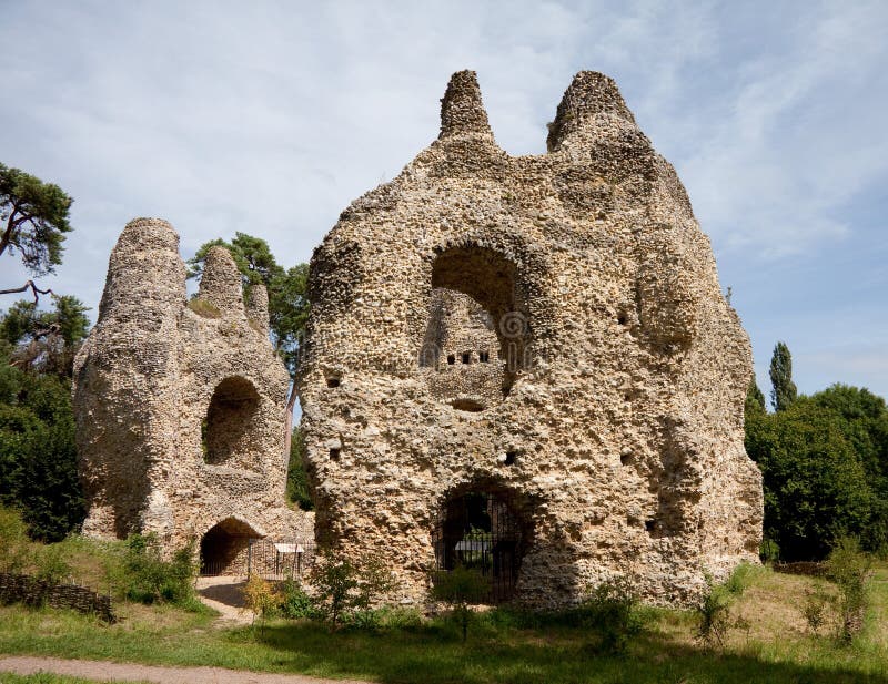 Modern Wooden Bridge Connects Medieval Castle Ruins at Old Sarum ...