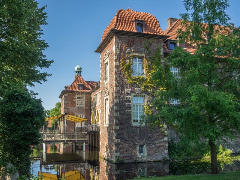 The Castle of Velen in Germany Stock Photo - Image of estate, chacent ...