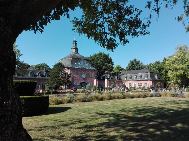 Castle Wickrath editorial photography. Image of moenchengladbach - 83095012