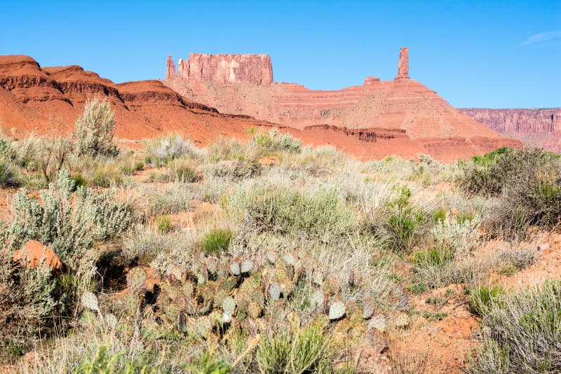 Castleton Tower with Wispy Clouds Stock Image - Image of sand, quiet ...