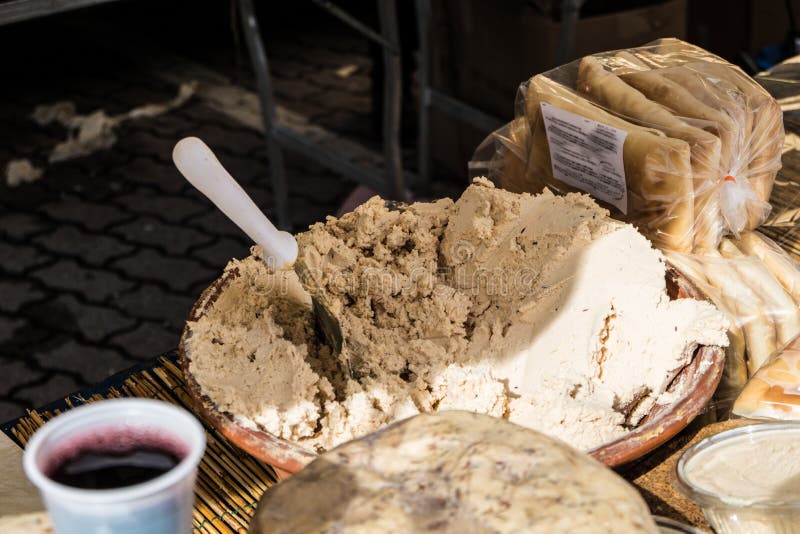 Casu Marzu, Queso Sardo Con Gusanos Imagen de archivo - Imagen de acre ...