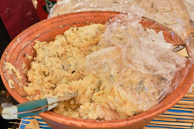 Casu Marzu, Fromage Sarde Aux Vers Photo stock - Image of estomac ...