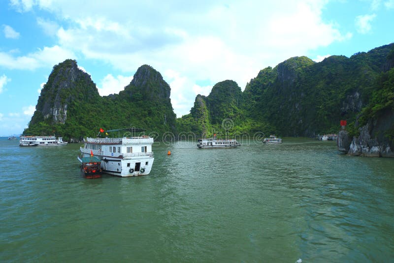 Cat Ba and Cat Ca Rock Formations Editorial Stock Image - Image of ...