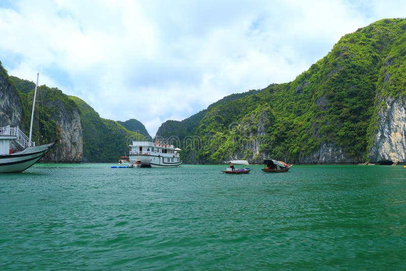 Cat Ba Islands and Rock Formations Editorial Stock Photo - Image of ...