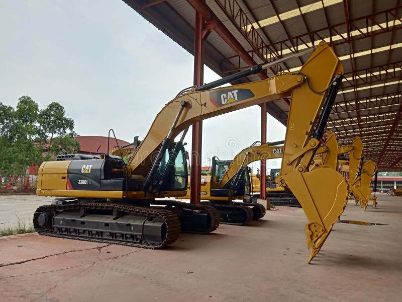 Cat 330d2l Mass Excavation Excavator Editorial Stock Photo - Image of ...