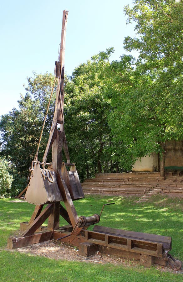 Catapulte Antique Sur Un Coucher Du Soleil Coloré Dans Alghero Photo ...