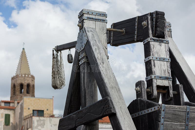 Catapulte image stock. Image du forteresse, dynamique - 66101109