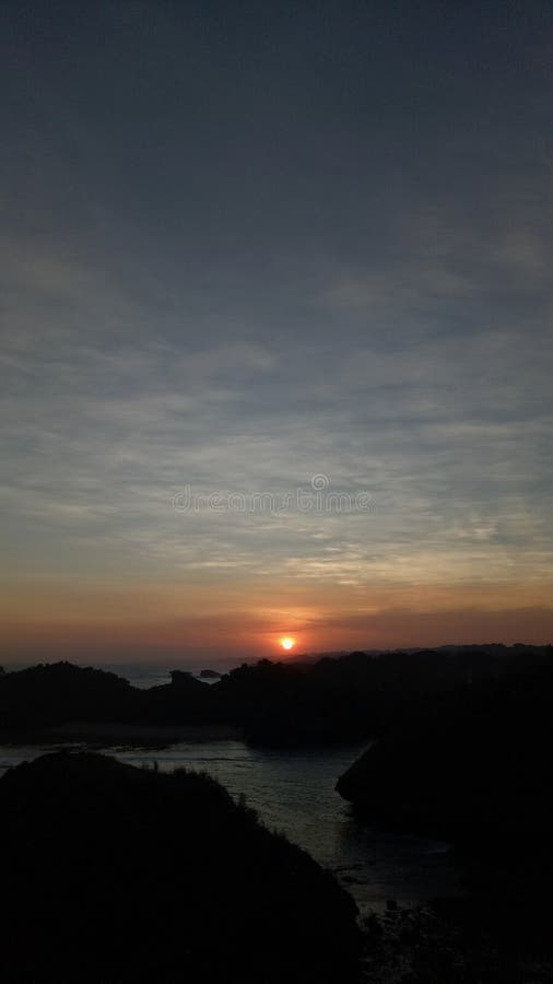 Catching sunset stock image. Image of catching, glow - 209819957