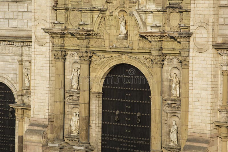 Catedral Basilica De Lima En Plaza Mayor, Lima, Peru Stock Photo ...