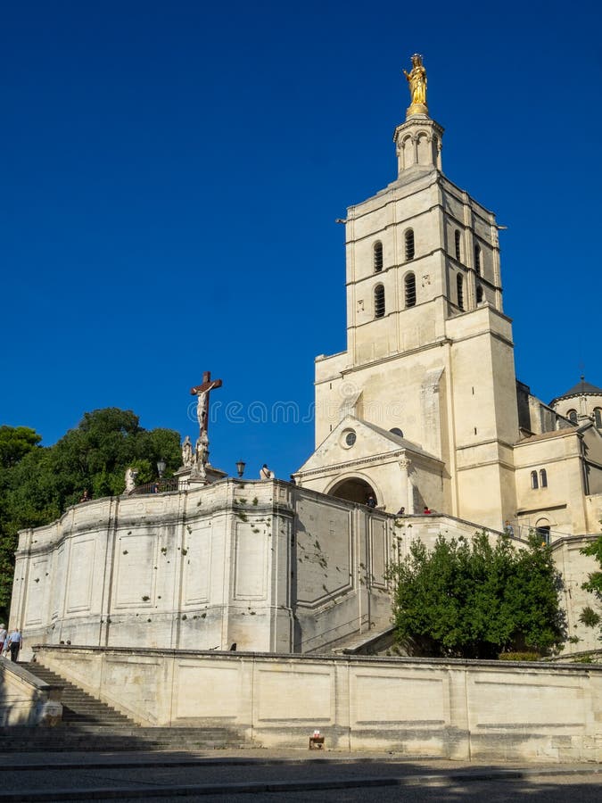 Catedral de avignon fotografía editorial. Imagen de cristianismo ...
