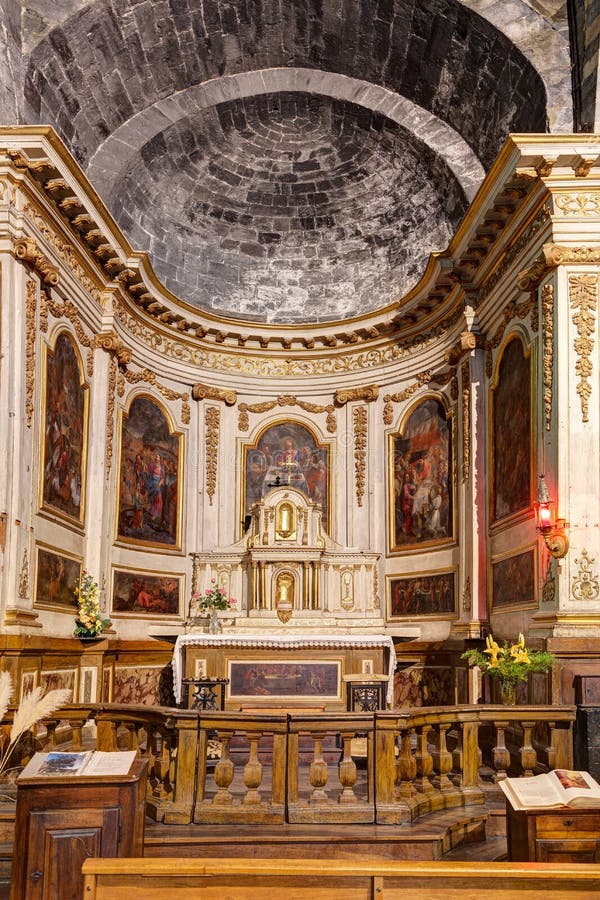 Catedral De Embrun - Embrun - Alpes - Francia Foto de archivo - Imagen ...