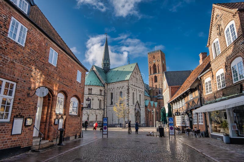 Catedral De La Antigua Ciudad Medieval Ribe Denmark Foto de archivo ...