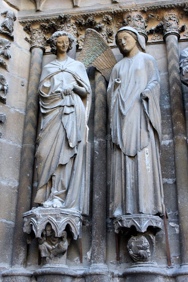 Catedral de Reims, Francia imagen de archivo. Imagen de sonrisa - 136705781