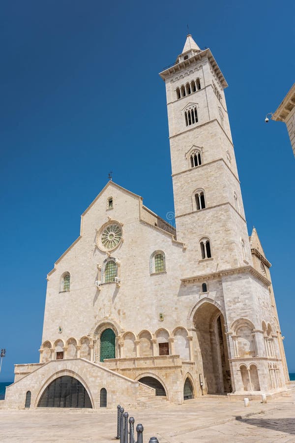 Catedral De Trani Apulia Italia Imagen de archivo - Imagen de torre ...