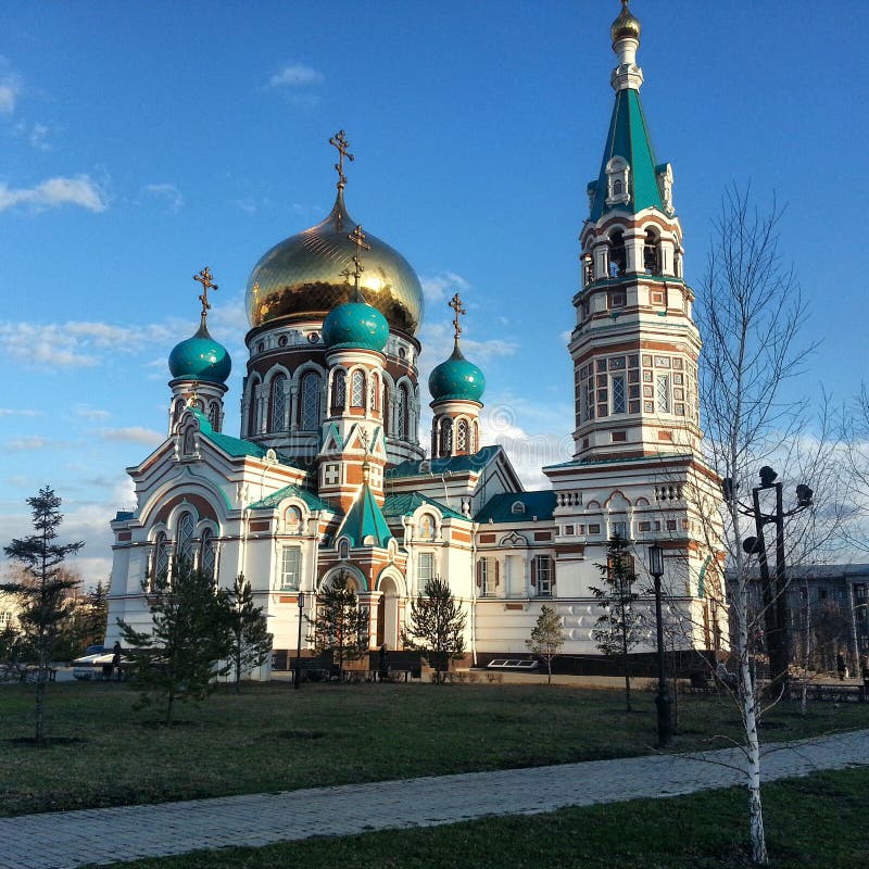 Catedral De La Asunción En Omsk Imagen de archivo - Imagen de cruz ...