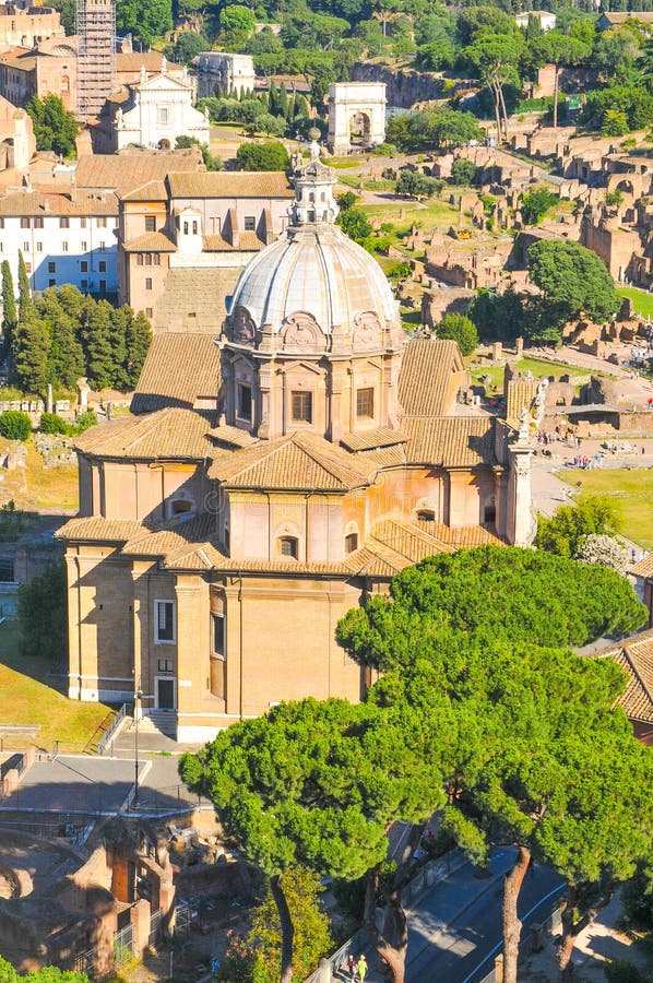 Catedral en Roma, Italia imagen de archivo. Imagen de romano - 96882169