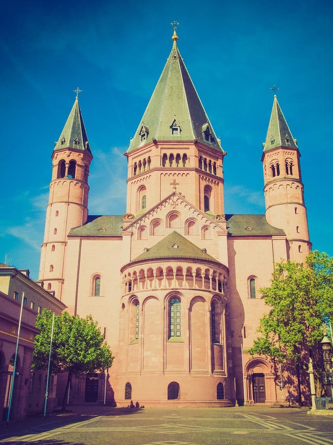 Catedral de Maguncia foto de archivo. Imagen de iglesia - 46374056