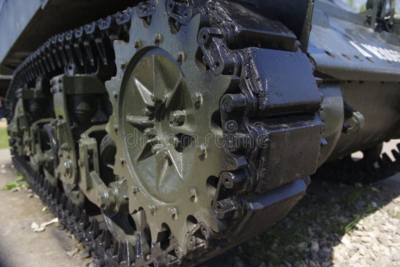 Caterpillar van tank stock afbeelding. Image of projectiel - 31006805