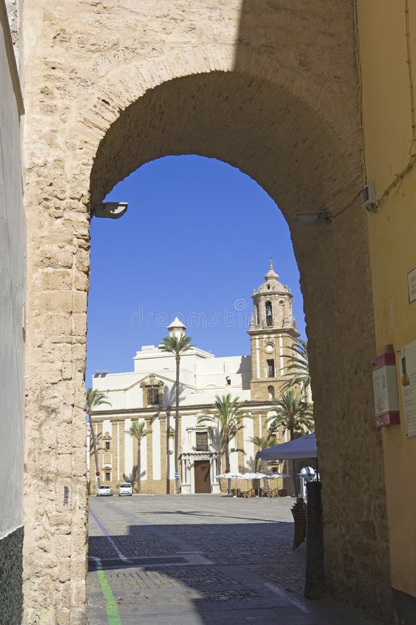 Cathedral Square, Cadiz editorial stock image. Image of palm - 27836294