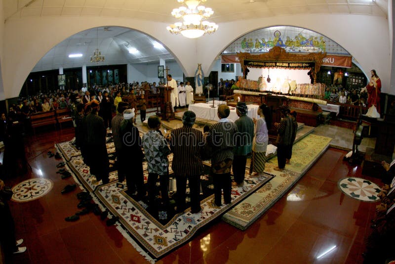 Catholics worship editorial stock image. Image of catholics - 40384999