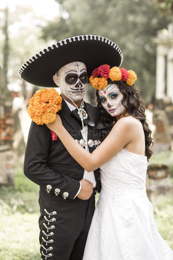 Catrin Y Catrina En Cementerio Imagen de archivo - Imagen de halloween ...