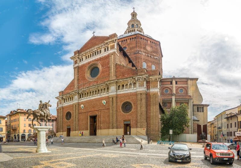 Cattedrale Di Santo Stefano a Pavia Fotografia Editoriale - Immagine di ...