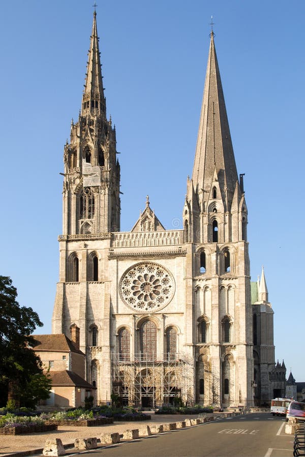 La Cattedrale Di Chartres - Vista Frontale, Francia Fotografia Stock - Immagine di europa ...