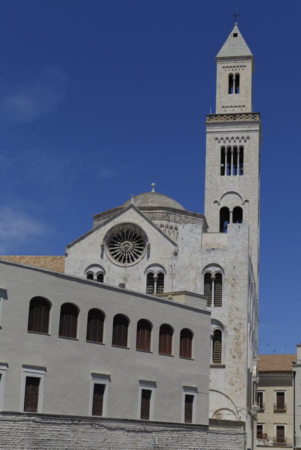 Cattedrale Di Bitetto La Puglia L'Italia Immagine Stock - Immagine di ...