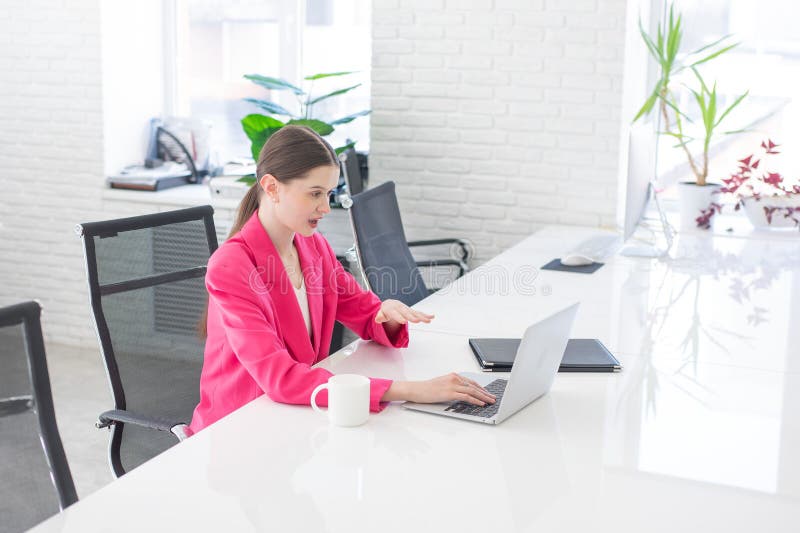 Caucasian Business Woman in Fuchsia Jacket Working at Computer. Stock ...