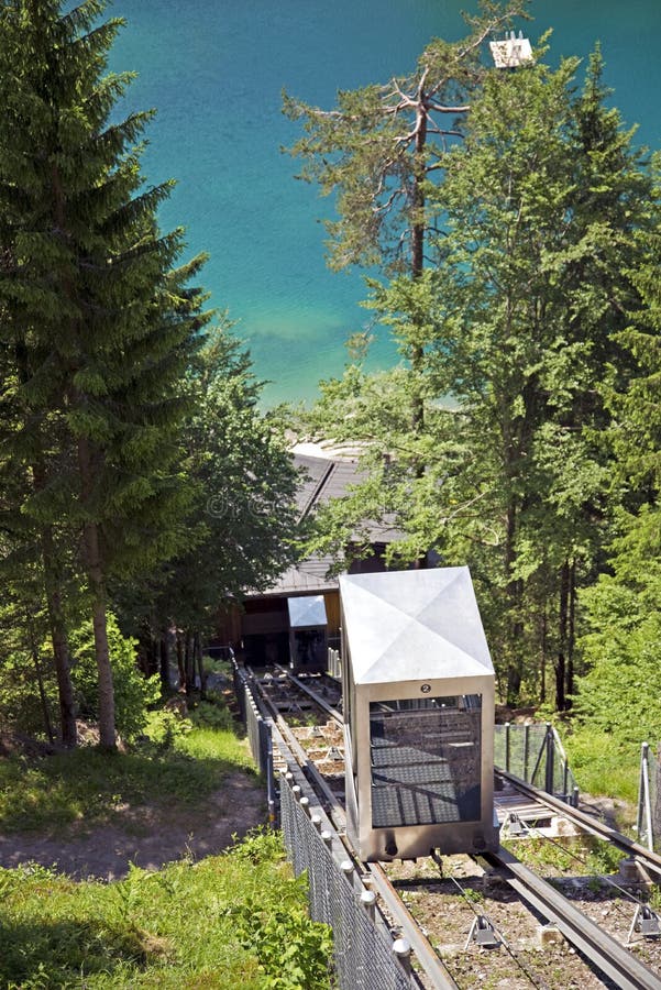 Caumameer, Zwitserland stock foto. Image of overzees - 32044152