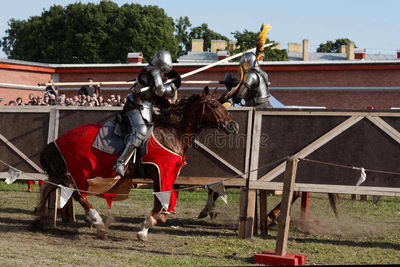 Cavaliere Corazzato Che Partecipa a Jousting Immagine Stock Editoriale ...