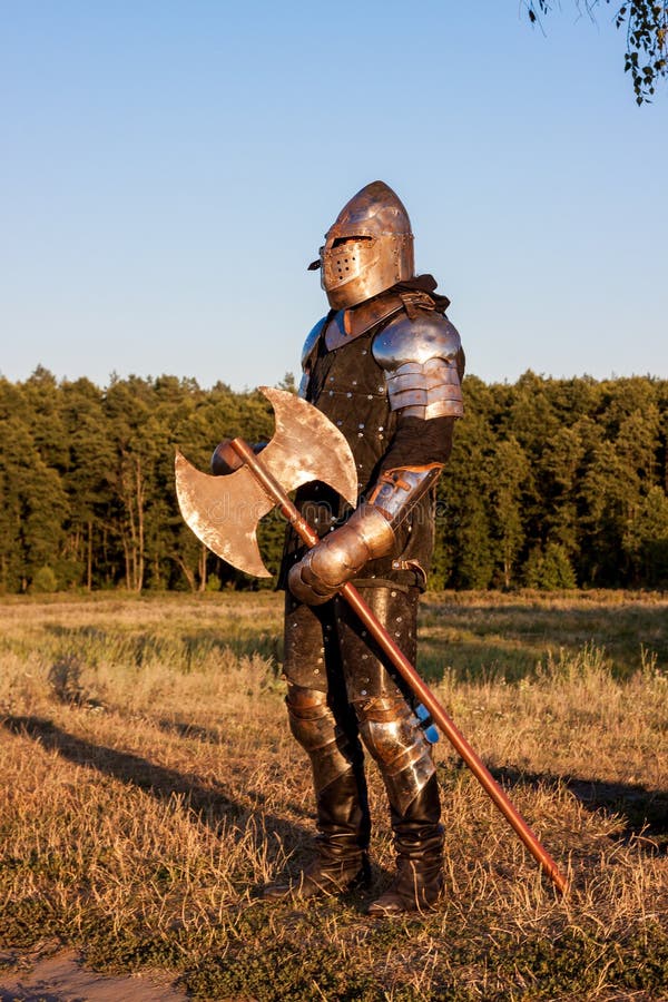 Cavaliere medievale fotografia stock. Immagine di crociate - 39572130