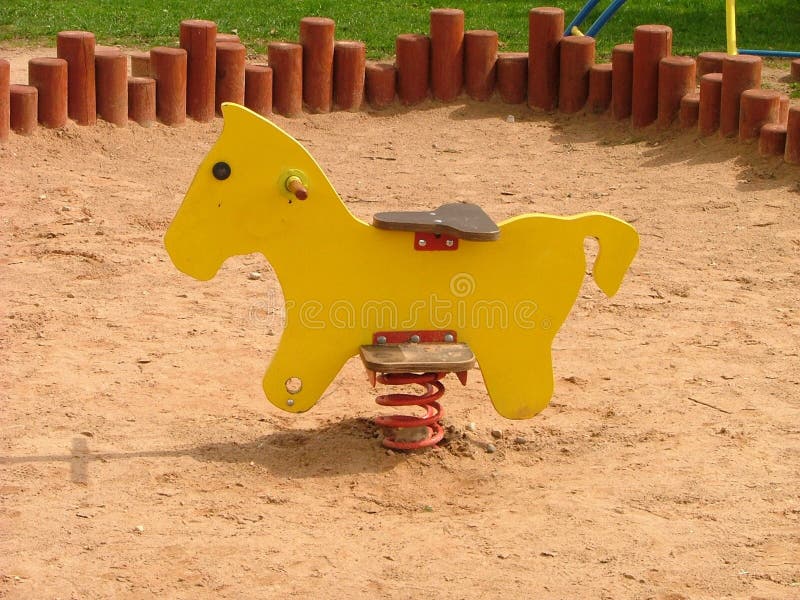 Cavallo di legno fotografia stock. Immagine di siluetta - 105386874