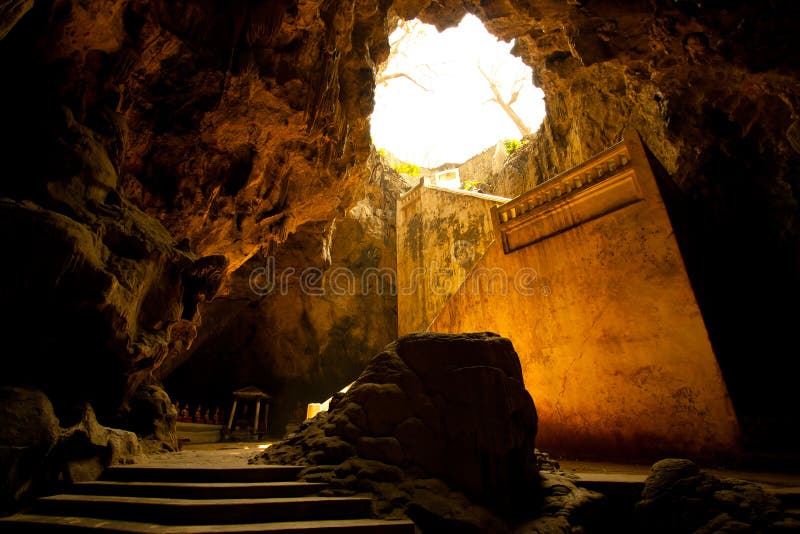 Cave entrance stock photo. Image of ground, mysterious - 19361014