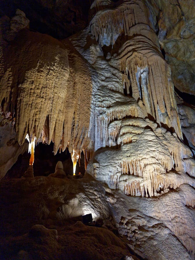 Cave Formation Layers of Flowstone Stock Photo - Image of jenolan ...