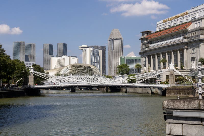 Cavenagh Bridge Spanning the Lower Reaches of Singapore River Editorial ...
