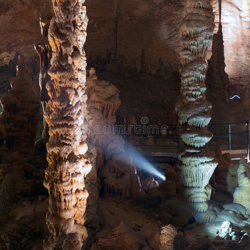 Caverna De La Estalagmita De La Estalactita Foto de archivo - Imagen de ...