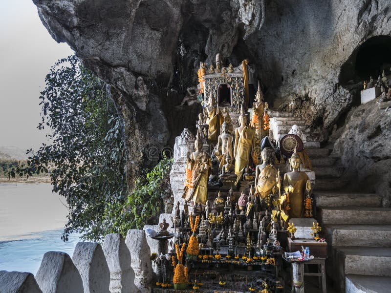 Caverna de Pak U, Laos foto de stock editorial. Imagem de caos - 128708443
