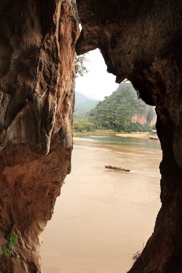A Caverna Perto Da Cidade De Vang Vieng (Laos) Imagem de Stock - Imagem ...