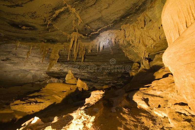 Caverne image stock. Image du tourisme, calcite, exploitation - 11923455